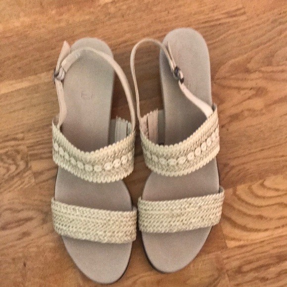 Munro | Shoes | Munro Morocco Natural Woven Sandles | Poshmark